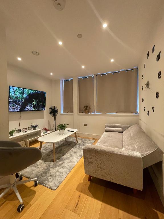 Lovely one bedroom apartment in slough town (GB Slough) - Booking.com