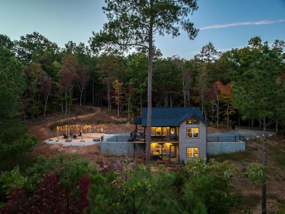 The Llaguna Lodge - New Cabin, Sleeps 10, Fire Pit, Hot Tub, in Blue ...