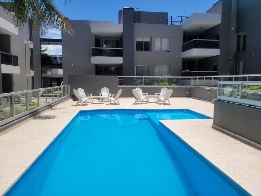 Departamento nuevo con seguridad y pileta ,en villa allende a 15 del ...