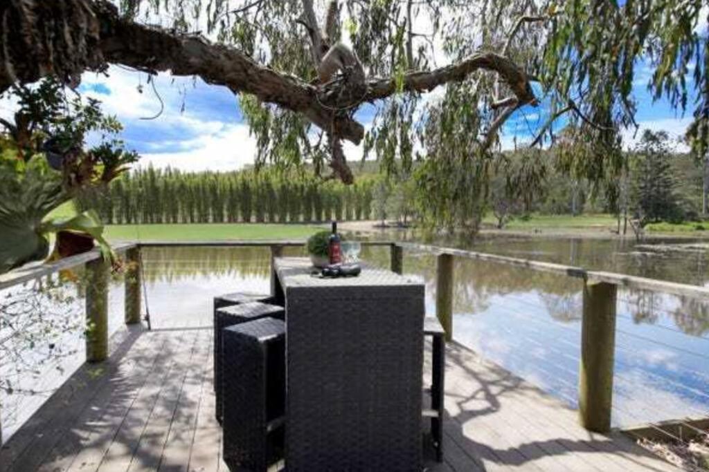 Large House On 42 Acres With Amazing Lake Views - Queensland