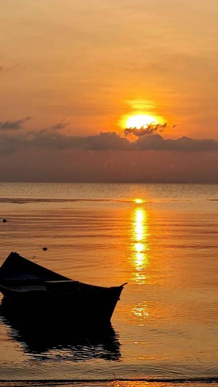 Haadrin Village near the pier, Haad Rin (updated prices 2024)