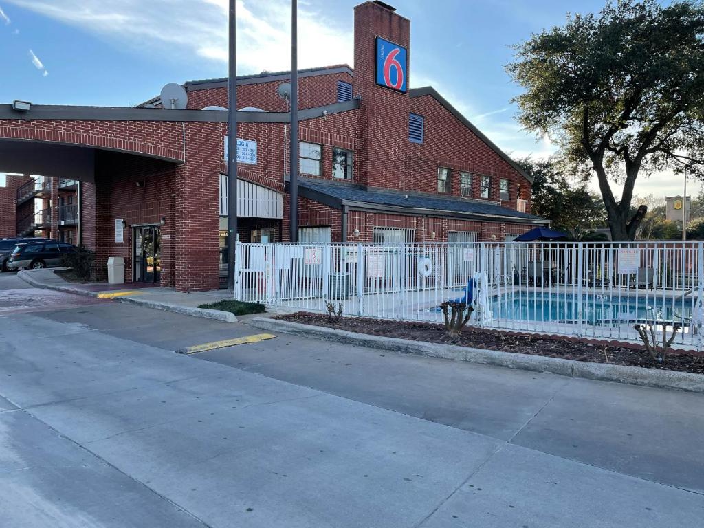 Studio 6 Houston TX Brookhollow, Houston (updated prices 2025)