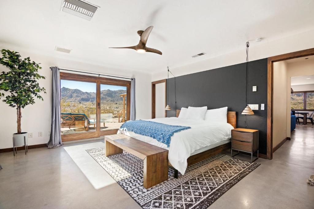 Dreamspace - Hot Tub, Fire Pit, 5 Min, to Park home, Joshua Tree – Updated 2024 Prices