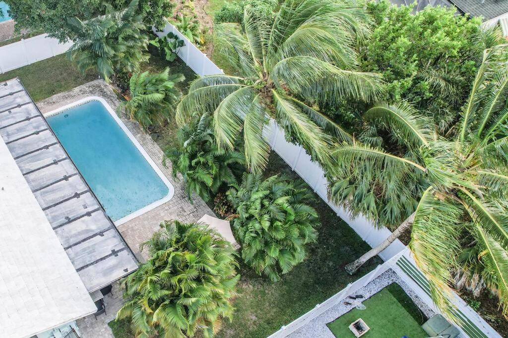 Tropical Delray Beach Villa with Heated Pool (USA Delray Beach ...