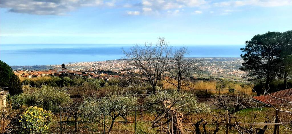 Casa Leopina Apri gli occhi e vola oltre il mare, SantʼAlfio (updated ...