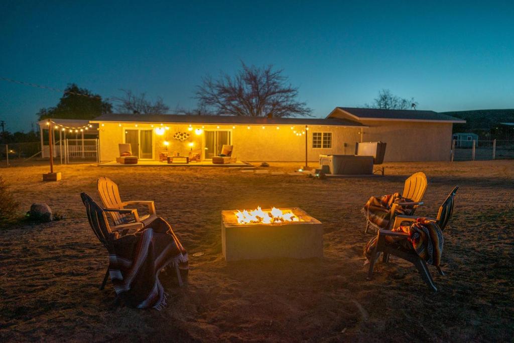Easy Rider Ranch - Hot Tub, Fire Pit & Hammocks Under the Stars! home ...