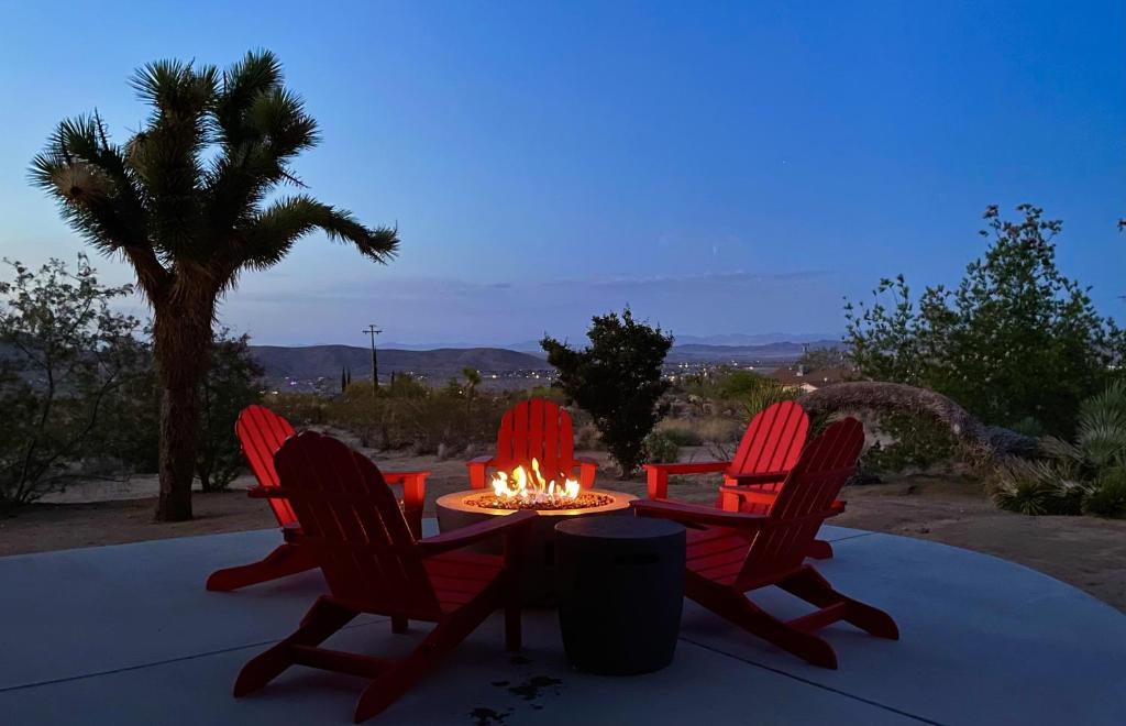 Horizon House - Hot Tub, Fire Pit & BBQ - Adobe in JT home, Joshua Tree ...