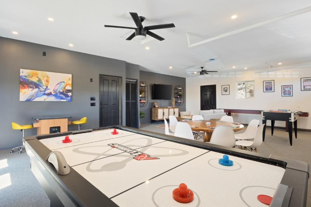 Chateau Evie James -High End Luxury Home withPool,Hot Tub,Gameroom home ...