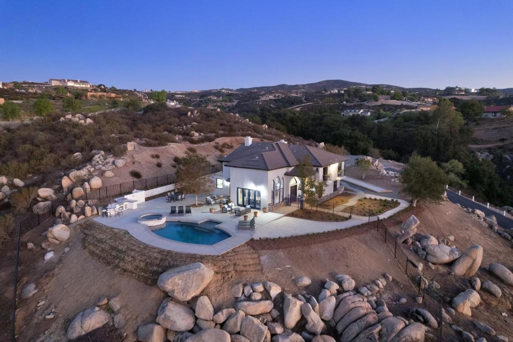 Chateau Evie James -High End Luxury Home withPool,Hot Tub,Gameroom home ...