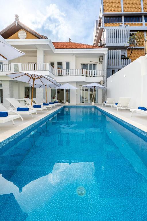 Luxury minimalist villa White Angel in Seminyak, sleeps 21 people in ...