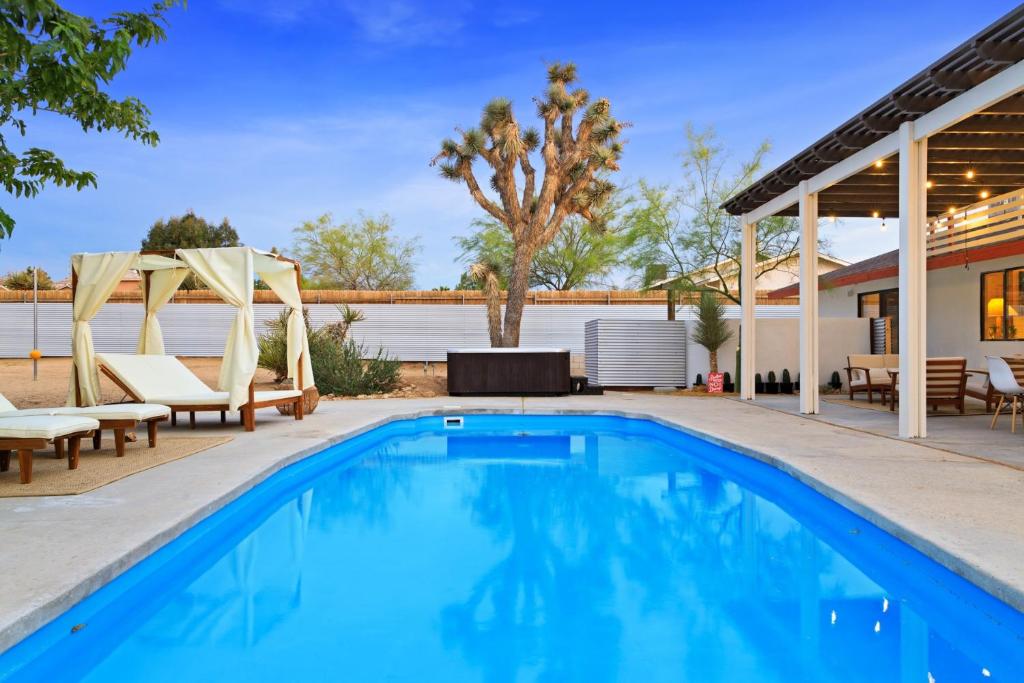 Casa Coyoacan - Pool, Hot Tub, Fire pit & more! home, Yucca Valley ...