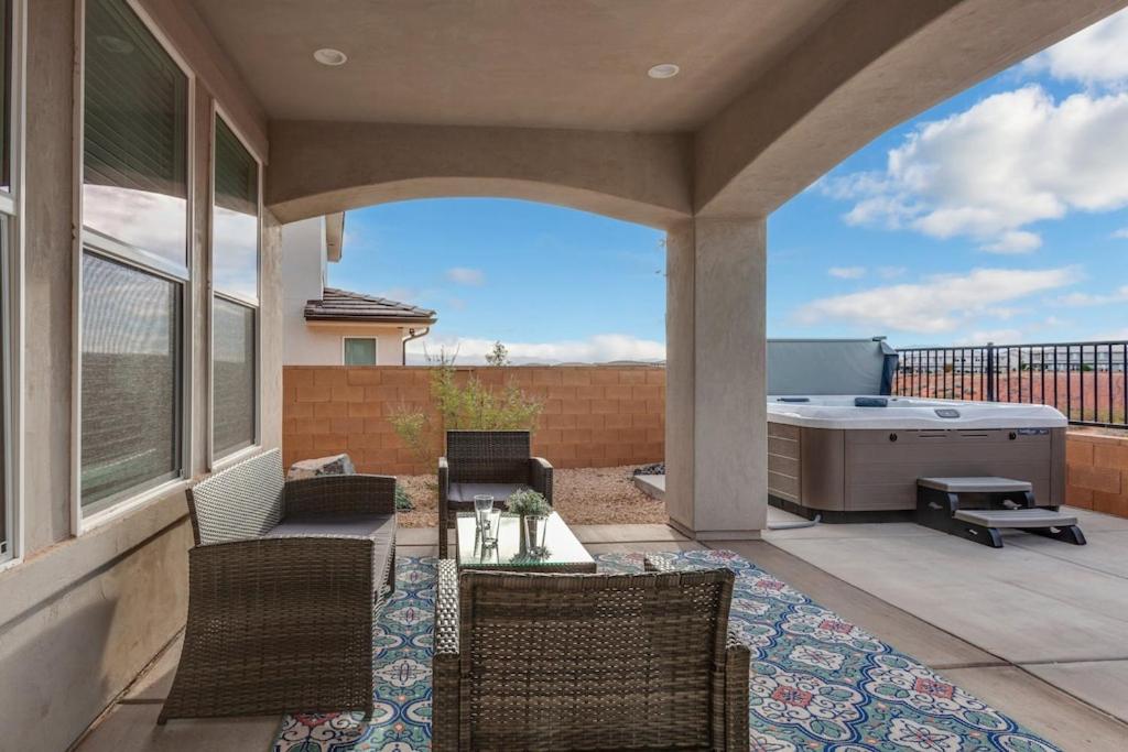 Paseos 1121 Sleeps 15, Private Hot Tub, Near Sand Hollow, and Quail ...