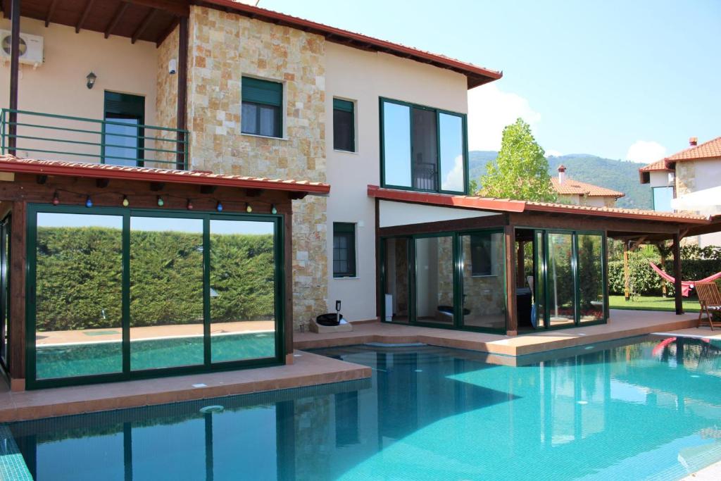 Iliana, Skotína – Updated 2024 Prices