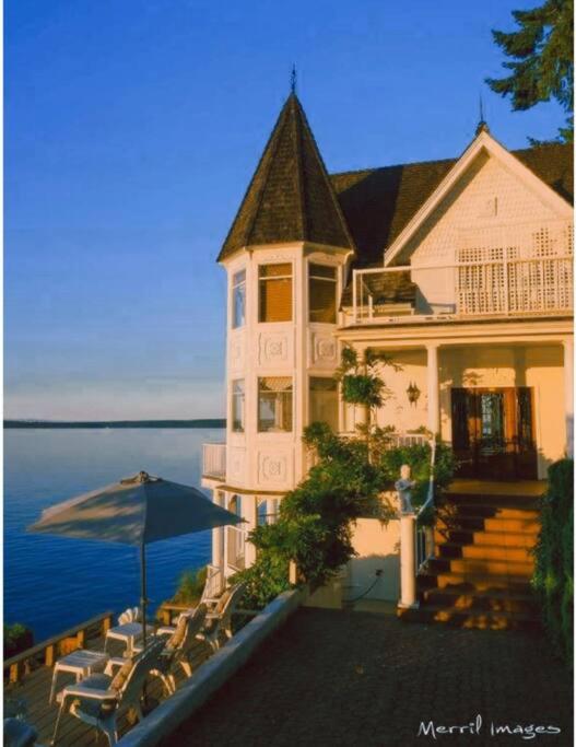 Vancouver Castle Waterfront with hot tub beach downtown, Chemainus ...