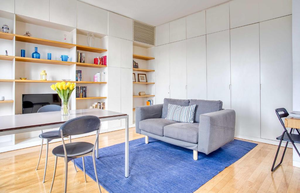 JOIVY Vibrant studio with balcony, Milan (updated prices 2026)