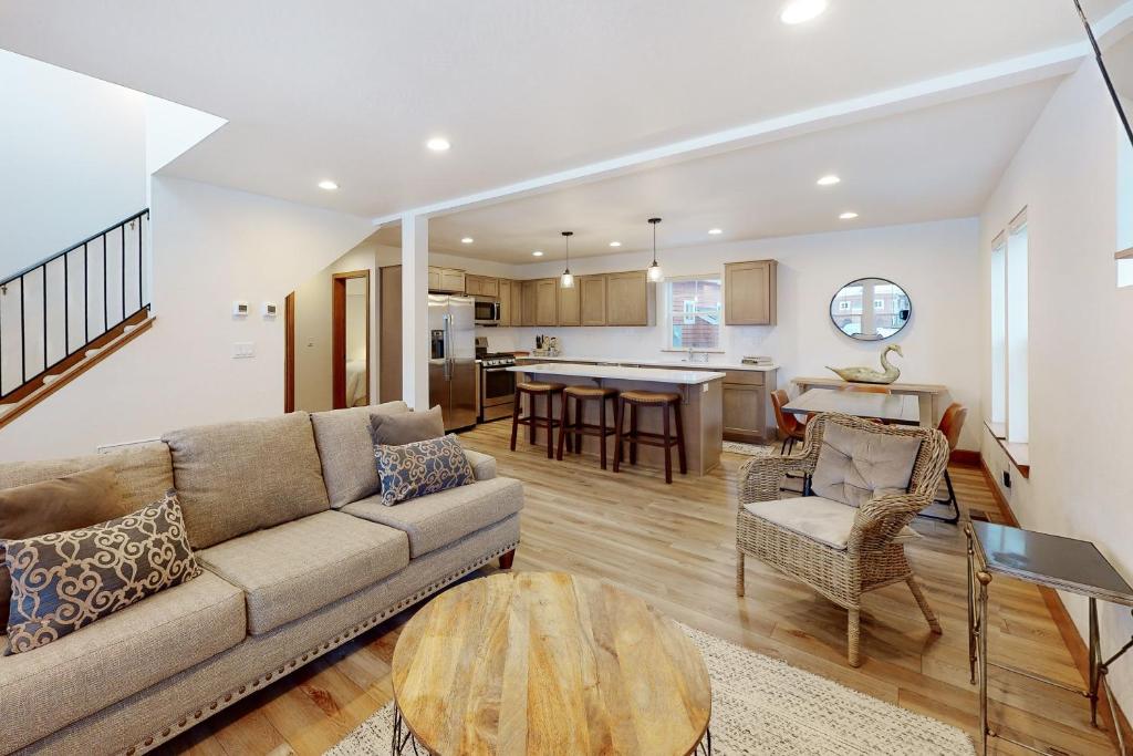 The Bear's Den, Dover (updated prices 2025)