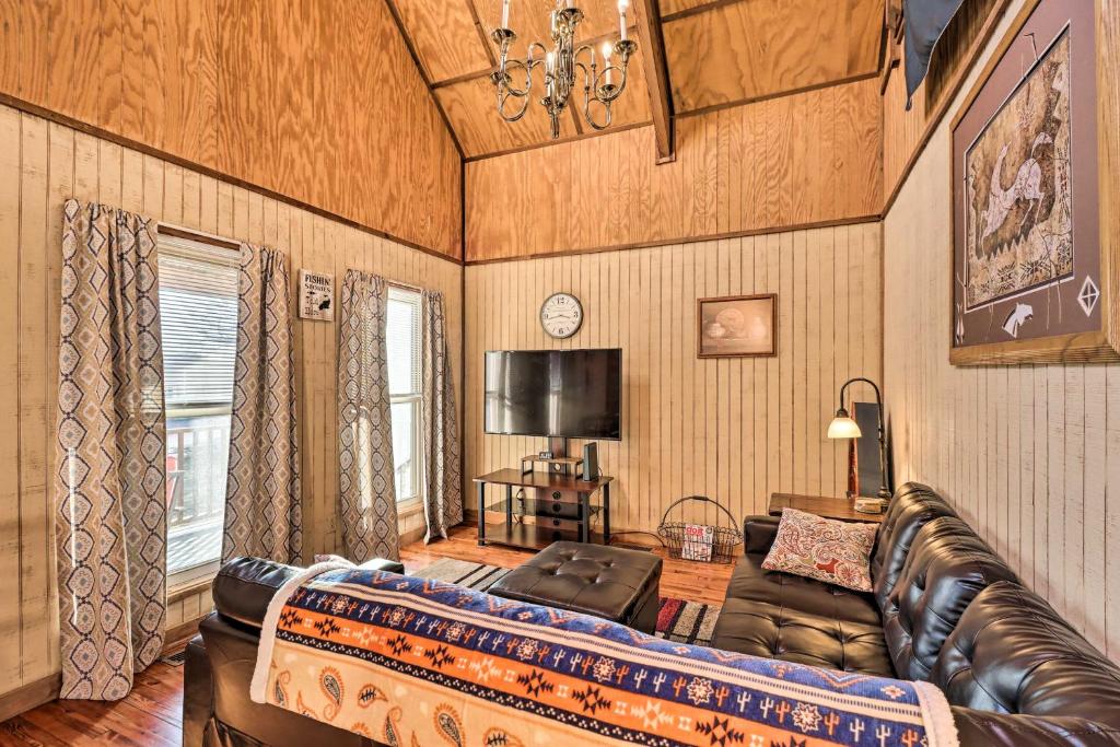 Calico Rock Home, Walk to White River and Dtwn!, Calico Rock (updated ...