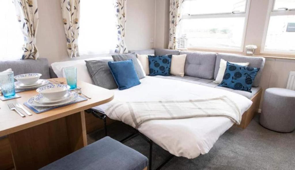 Spacious 3 Bedrooms ,Sleeps 8 Caravan Self Catering California Cliffs ...