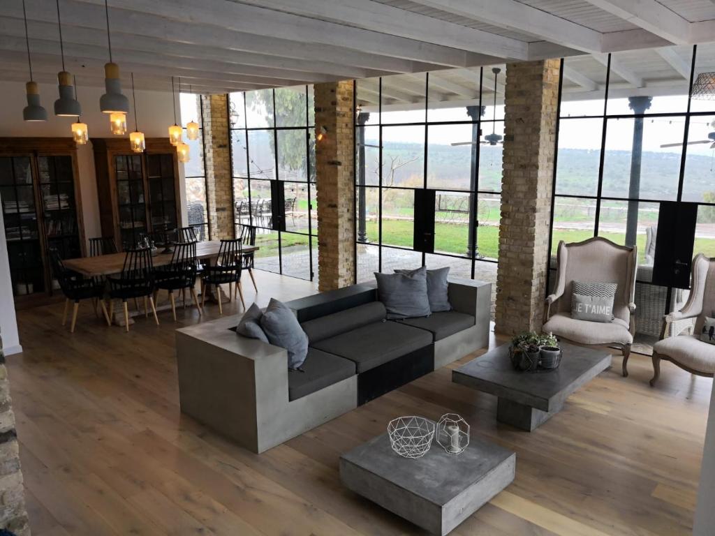 אירוח כפרי עם בריכה מחוממת ונוף לגלבוע - Israel