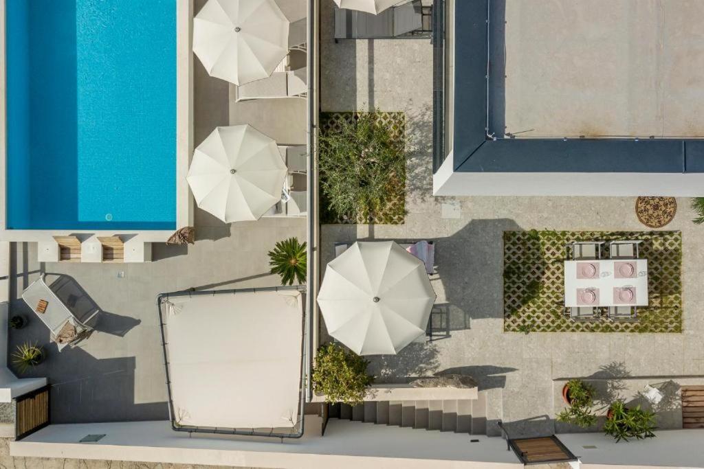 Holiday home Lolina,sea on a palm! HEATED POOL, Trogir (aktualne ceny ...