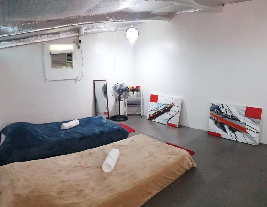 King Arts Bed and Breakfast with WiFi and Netflix! Near Bluemoon and ...