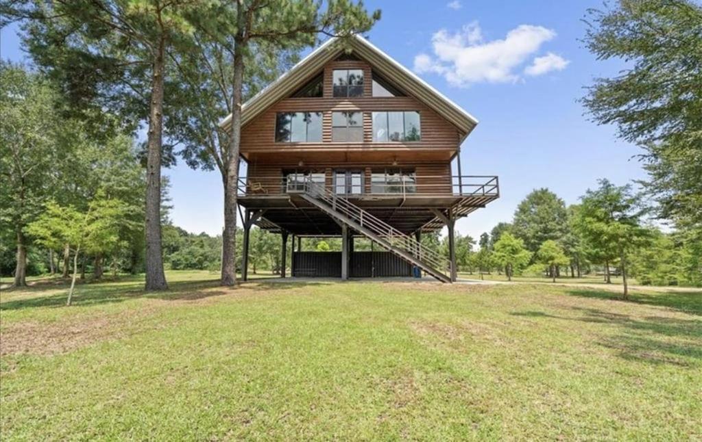 Luxury Three Story Cabin on the River - SuiteTrails