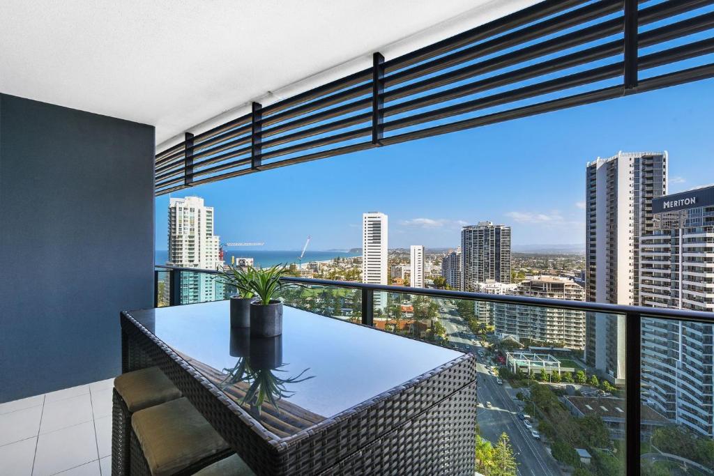 Oracle Broadbeach Wonderful Modern 2 Bed 1 Bath Apartment - CoastHM ...