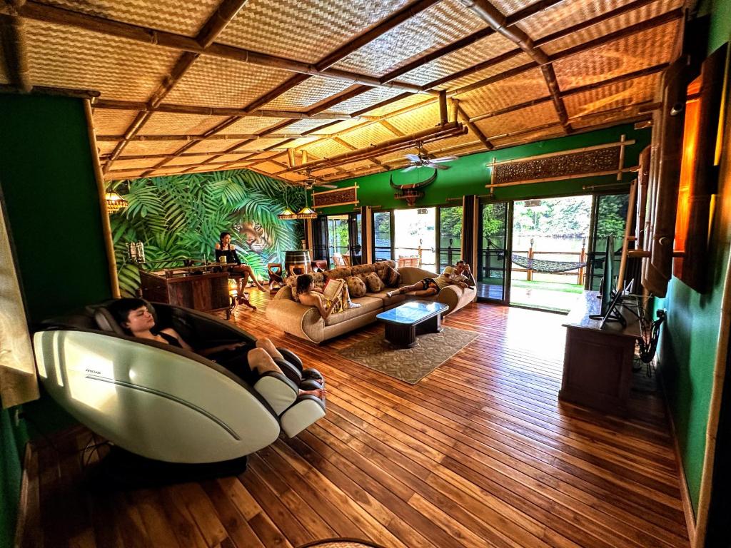 The Parrot Inn Kanchanaburi, Ban Tha Nam Tun – Updated 2023 Prices
