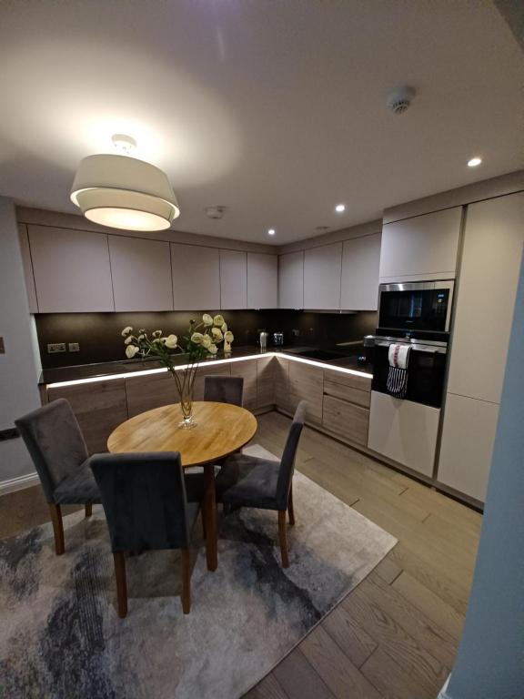 Buckingham Palace Residences by Q Apartments, London – Updated 2024 Prices