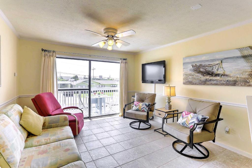 PCB Condo with Pool and Grill Access - Walk to Beach!, Panama City ...