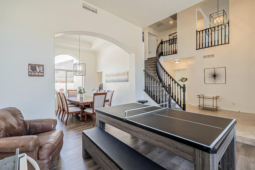 King Bed! Destination Glendale Luxury Home, Glendale (aktualisierte ...