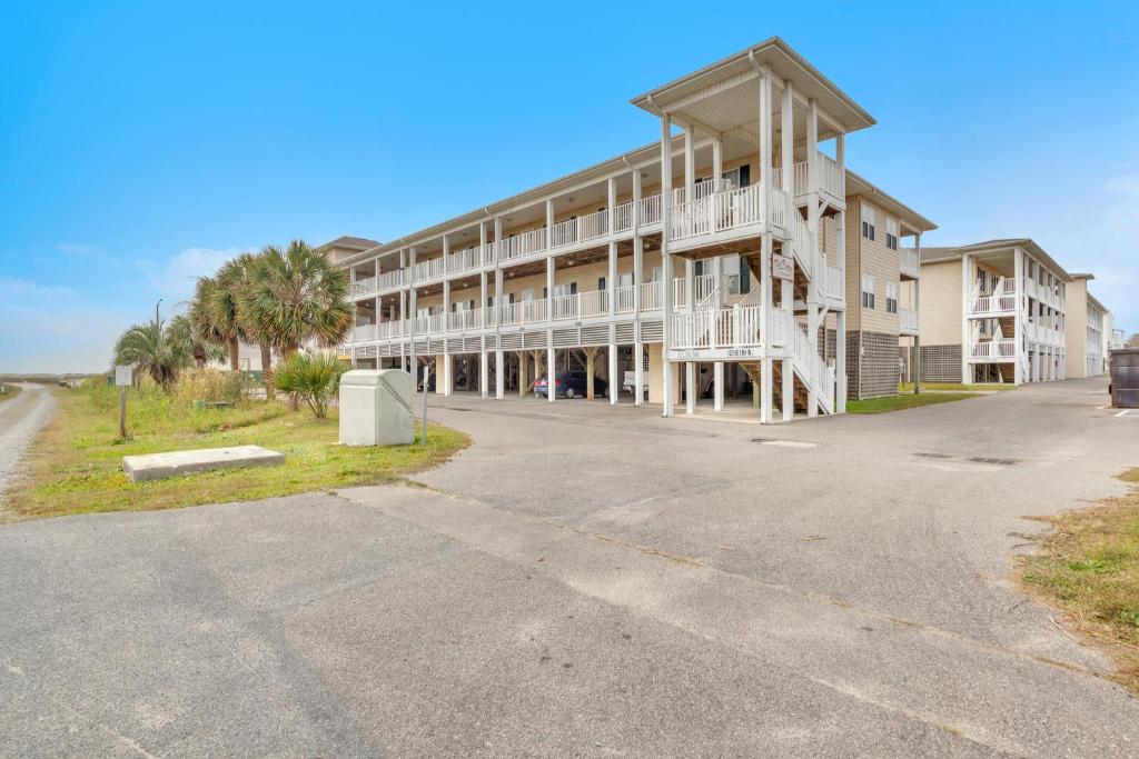 Sol Retreat, Oak Island (updated prices 2025)