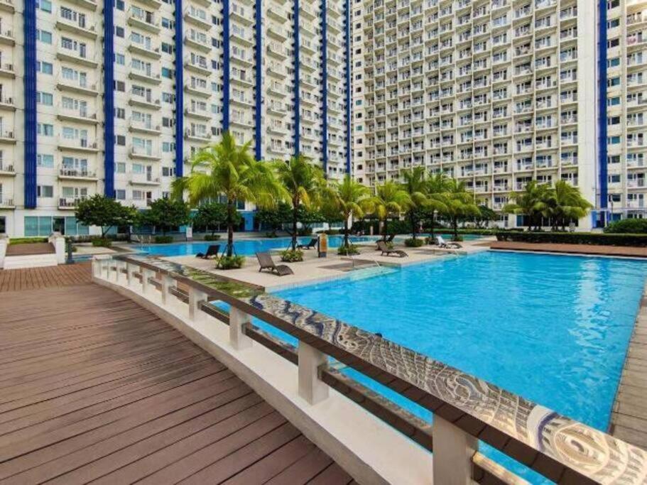 Entire Condo with Balcony in Makati, Manila (updated prices 2024)