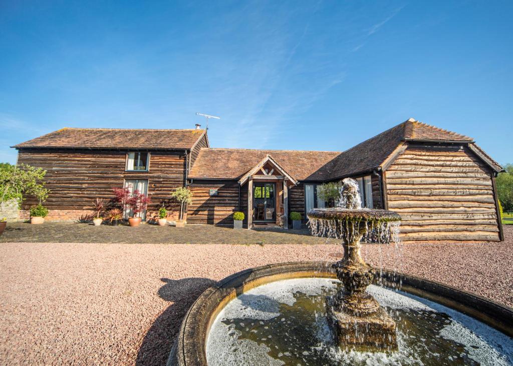 The Old Stables at Humblebee Hall, Worcester (updated prices 2026)