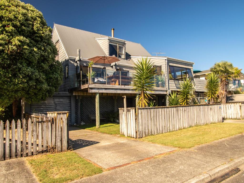 Pohara Beach Escape - Pohara Beach Holiday Home, Pohara (updated prices ...