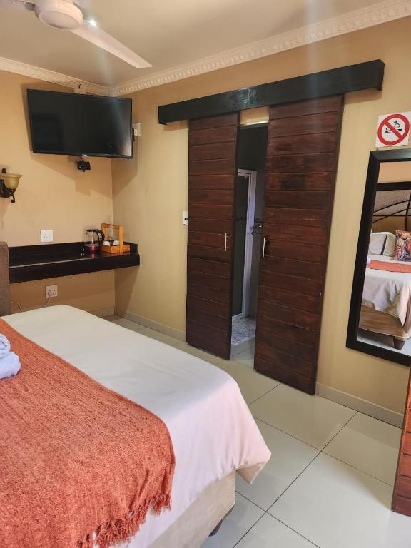 Suits Guest house & bar, Carletonville (updated prices 2025)