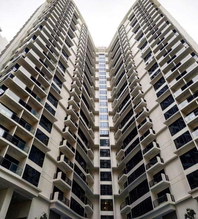 Morgan Suite BGC shortwalk4 Venice Canal Mall free pool gym, Manila ...