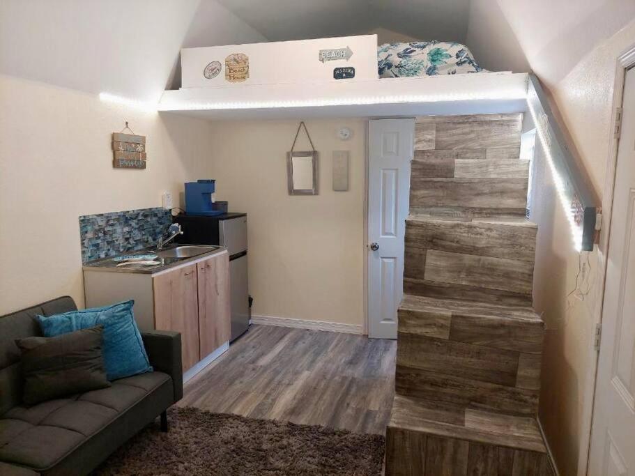 The Charming private cottage by the Beach, Edgewater – Prezzi ...