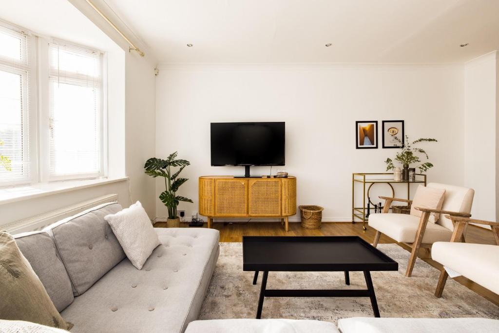 My Living Room Mill Hill | Baci Living Room