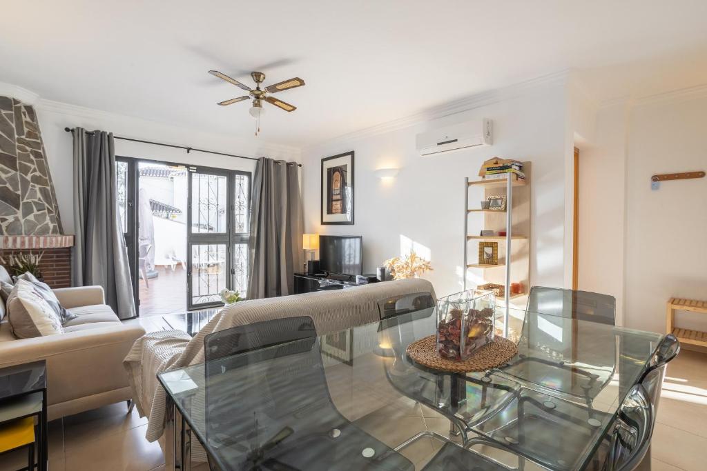 Casa Reina Torrox Beach Club, Torrox Costa (updated prices 2026)