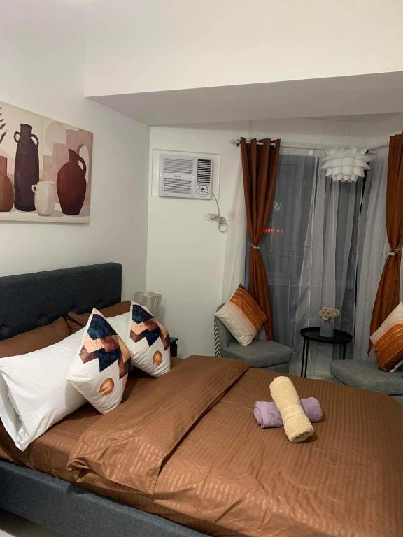 Comfy Condo Grand Riviera Suite, Roxas Blvd Ermita Manila infront of US ...