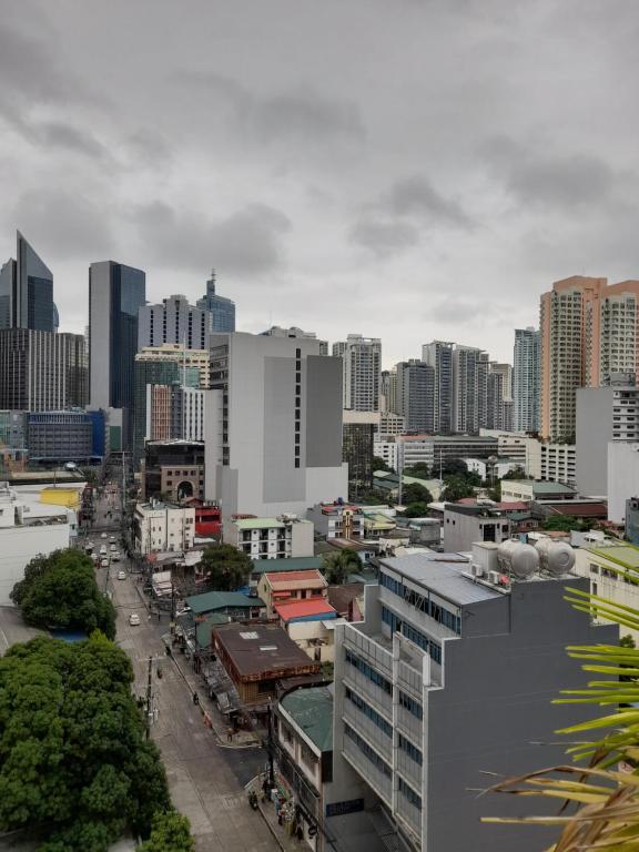 VICTORIA DE MAKATI Two (2) Bedroom Up and Down Condo, Manila (updated ...