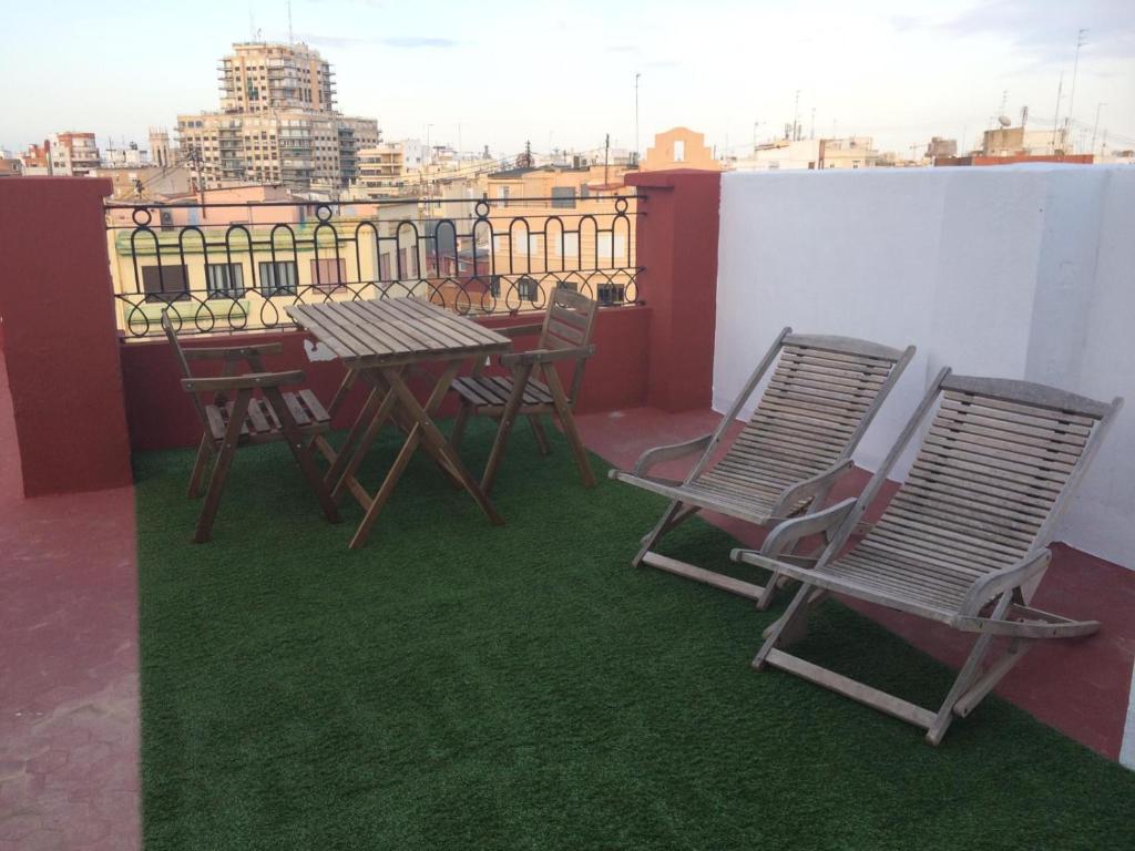 cosy apt terrace in downtown, Valencia (updated prices 2025)