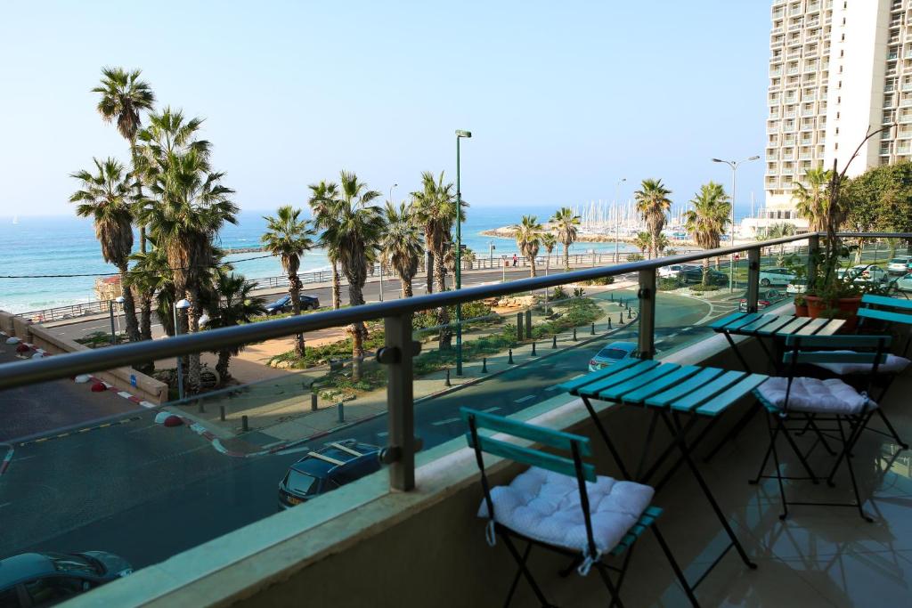 Panoramic Sea View Steps to Gordon Beach, Tel Aviv (updated prices 2026)