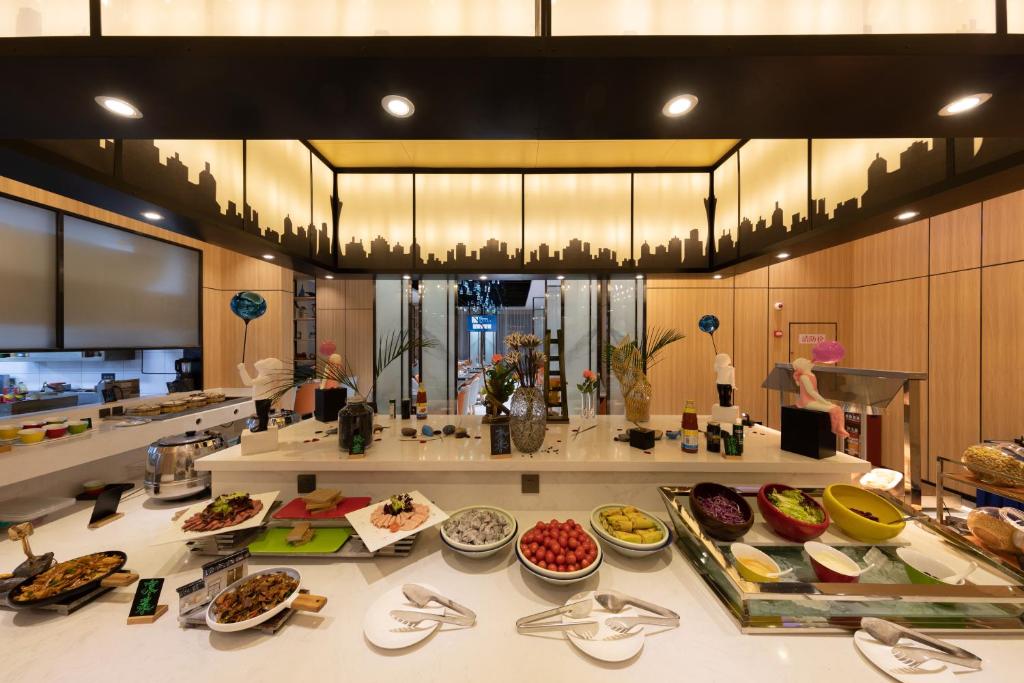 Ausotel by Argyle Baiyun International Airport Renhe Metro Exit B ...