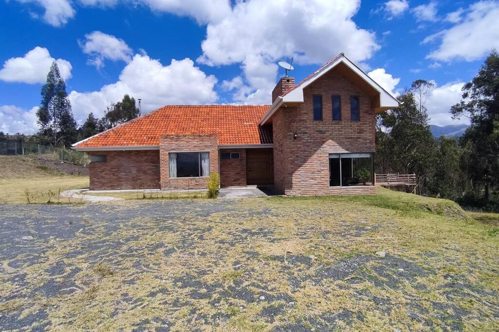 Casa de campo llena de vida con chimenea interior., Déleg (precios ...