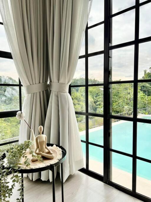 The Peak Villa w/ Infinity Pool! (20mins to Clark), Bamban – Precios ...