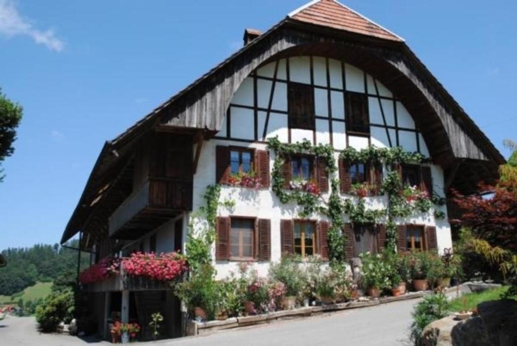 Holiday Apartment Oberbalm For 1 - 6 Persons With 2 Bedrooms - Farmhouse - Bern