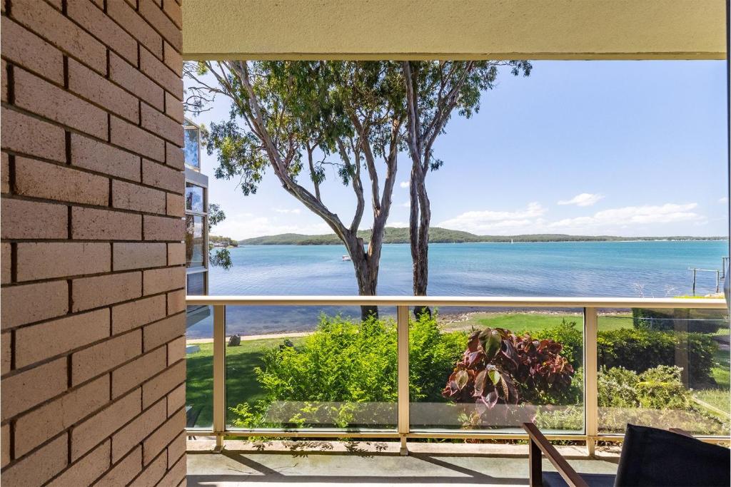 Kooringal 6, 105 Soldiers Point Rd - waterfront unit, Soldiers Point ...