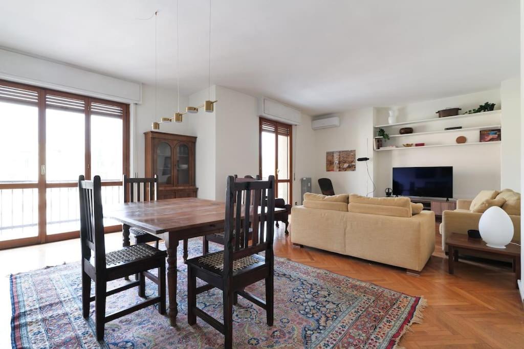 Appartamento elegante e spazioso zona Solari, Milan (updated prices 2025)